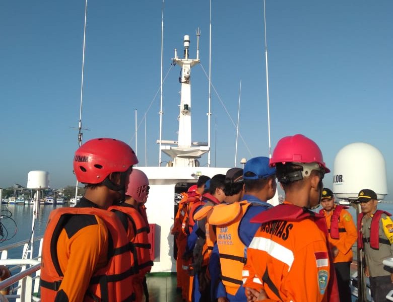 KM Berkat Rahmat Tenggelam. Nakhoda Bersama 2 ABK Terdampar di Pulau ... KM Berkat Rahmat Tenggelam. Nakhoda Bersama 2 ABK Terdampar di Pulau ...