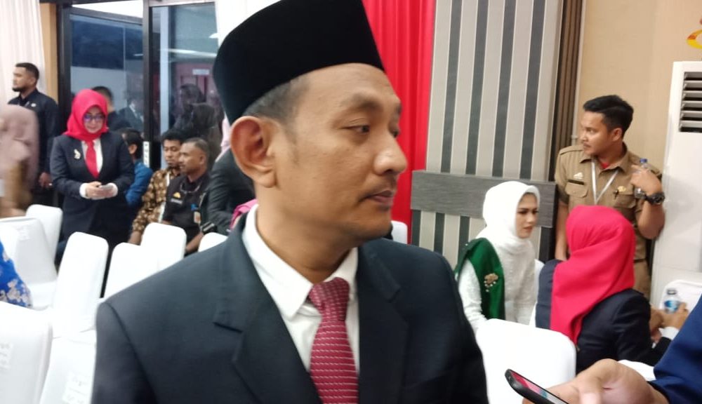 Pelantikan Pimpinan Definitif DPRD Makassar Tekatung-katung! – Ujung Jari