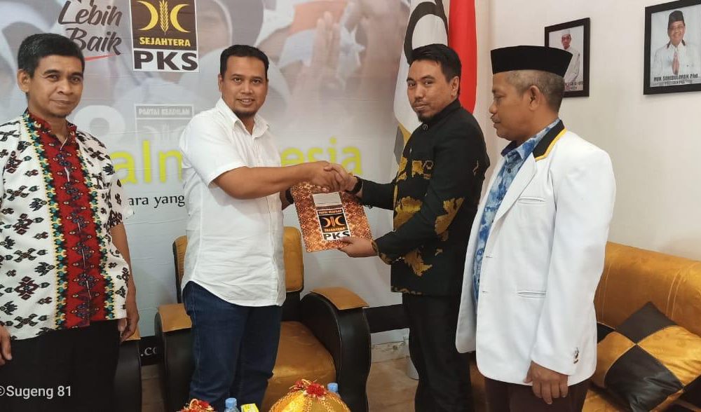 Muhammad Ramli Rahim Kembalikan Formulir di PKS Maros – Ujung Jari