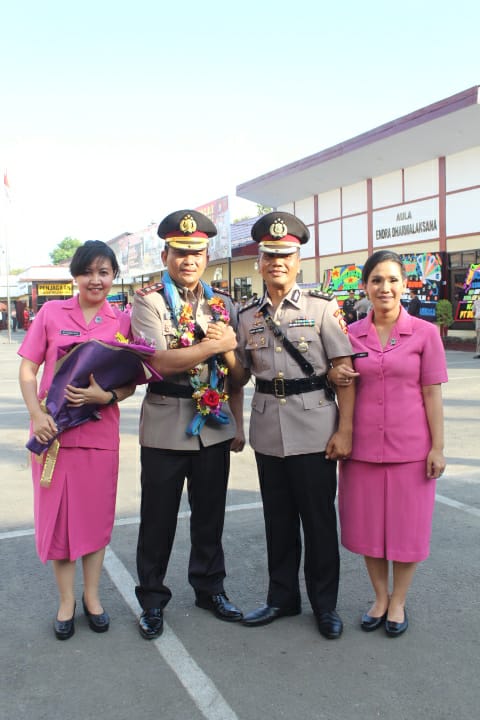 Awali Tugas, Boyke Samola Disambut Secara Adat - Ujung Jari