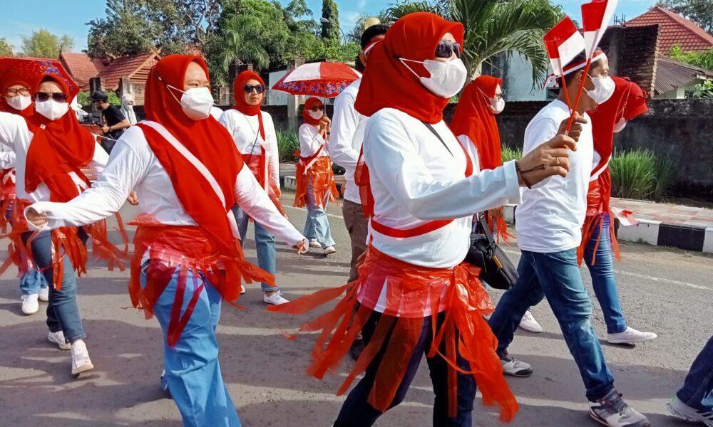 Batik Shiborita dan Produk Daur Ulang Sampah Meriahkan Pawai Semarak ...