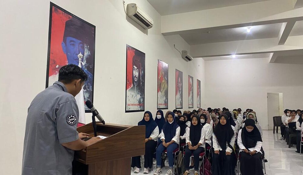 Adam Muhammad Motivasi Ratusan Mahasiswa Penerima Beasiswa KIP – Ujung Jari