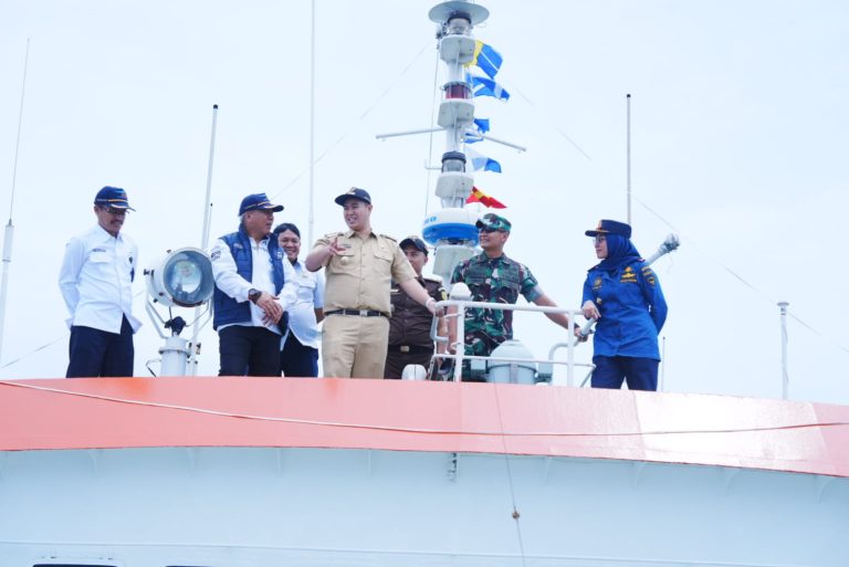 KMP Arwana Beroperasi, Transportasi Laut Pulau Sabutung Semakin Lancar ...