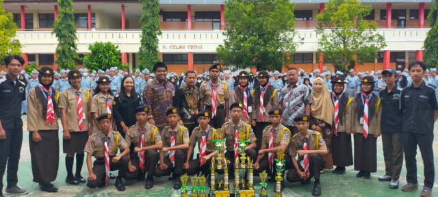 Boyong Banyak Piala Lomba, SMK-SMTI Makassar Sekolah Tradisi Juara ...
