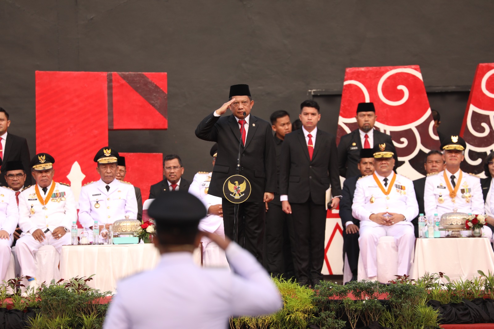 Mendagri Tito Sanjung Danny Pomanto Sukses Gelar Peringatan Otda Secara