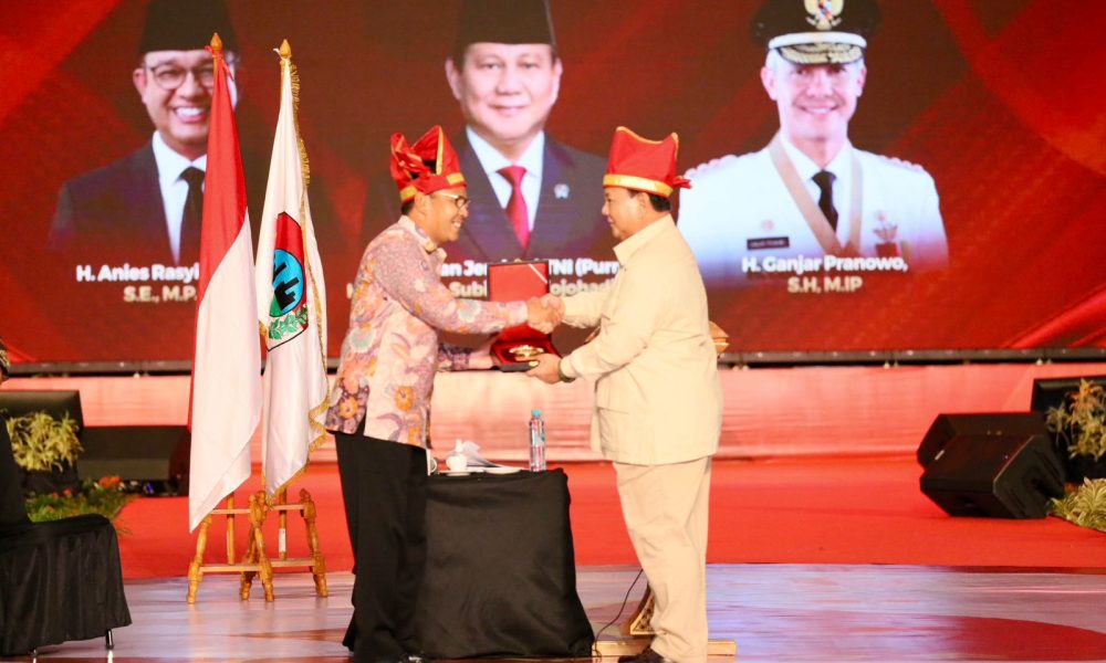 Danny Pomanto-Bima Arya Serahkan Hasil Rekomendasi Rakernas APEKSI XVI ke Capres Ganjar Pranowo ...