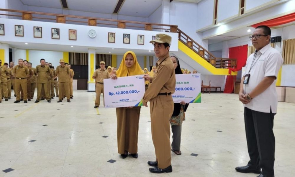 BPJS-TK Kembali Serahkan Santunan JKM untuk Dua Pegawai Non-ASN Pemkab ... BPJS-TK Kembali Serahkan Santunan JKM untuk Dua Pegawai Non-ASN Pemkab ...