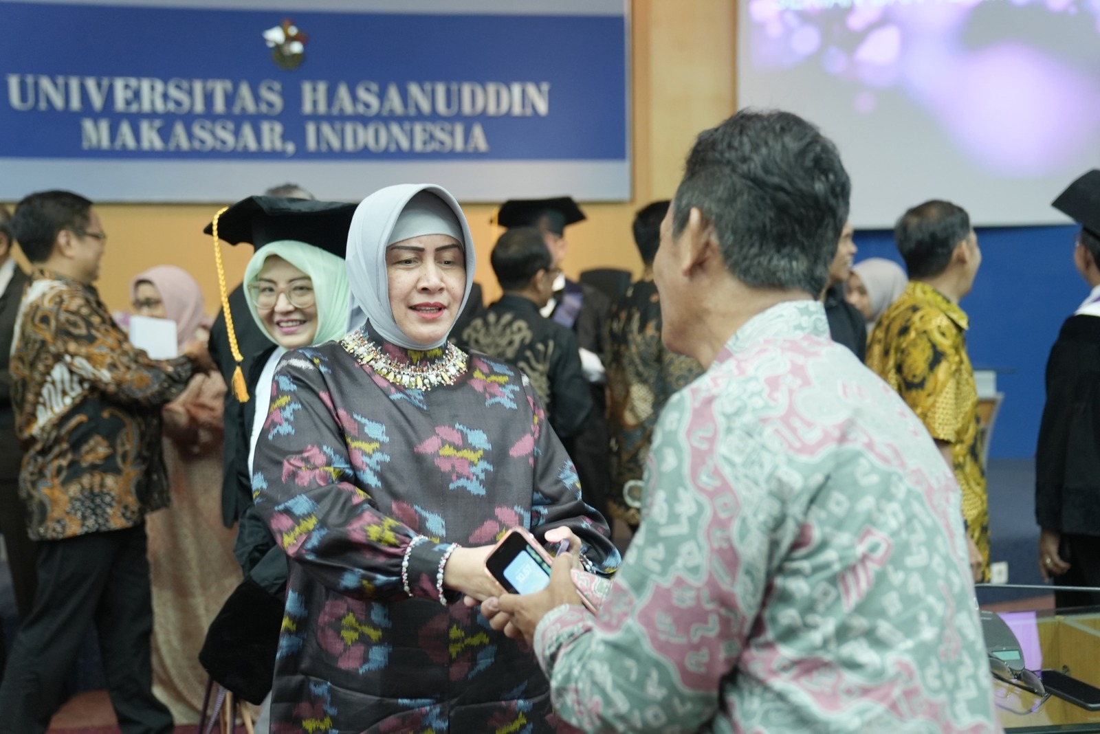 Indira Yusuf Ismail Hadiri Pengukuhan Guru Besar Prof Asri Jaya - Ujung ...