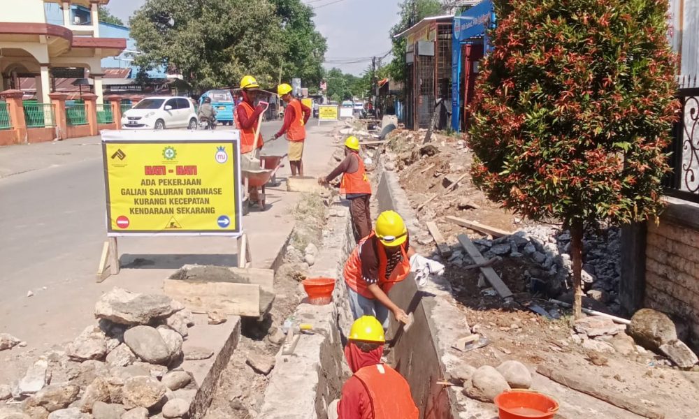 Antisipasi Banjir di Musim Hujan, Dinas PU Makassar Benahi Drainase ... Antisipasi Banjir di Musim Hujan, Dinas PU Makassar Benahi Drainase ...