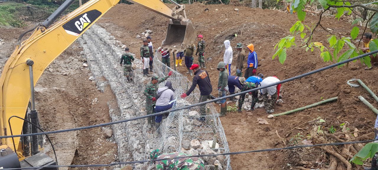 Proyek Bronjong Sungai Kalempang Masuki Tahap Akhir - Ujung Jari