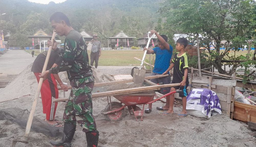 Edukasi Anak-anak Kalempang Bergotong-royong Ikut Membantu Pengerjaan ...
