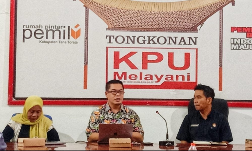 Dekan Sospol Unhas Sosialisasikan Program Magister Ilmu Politik di Tana ...