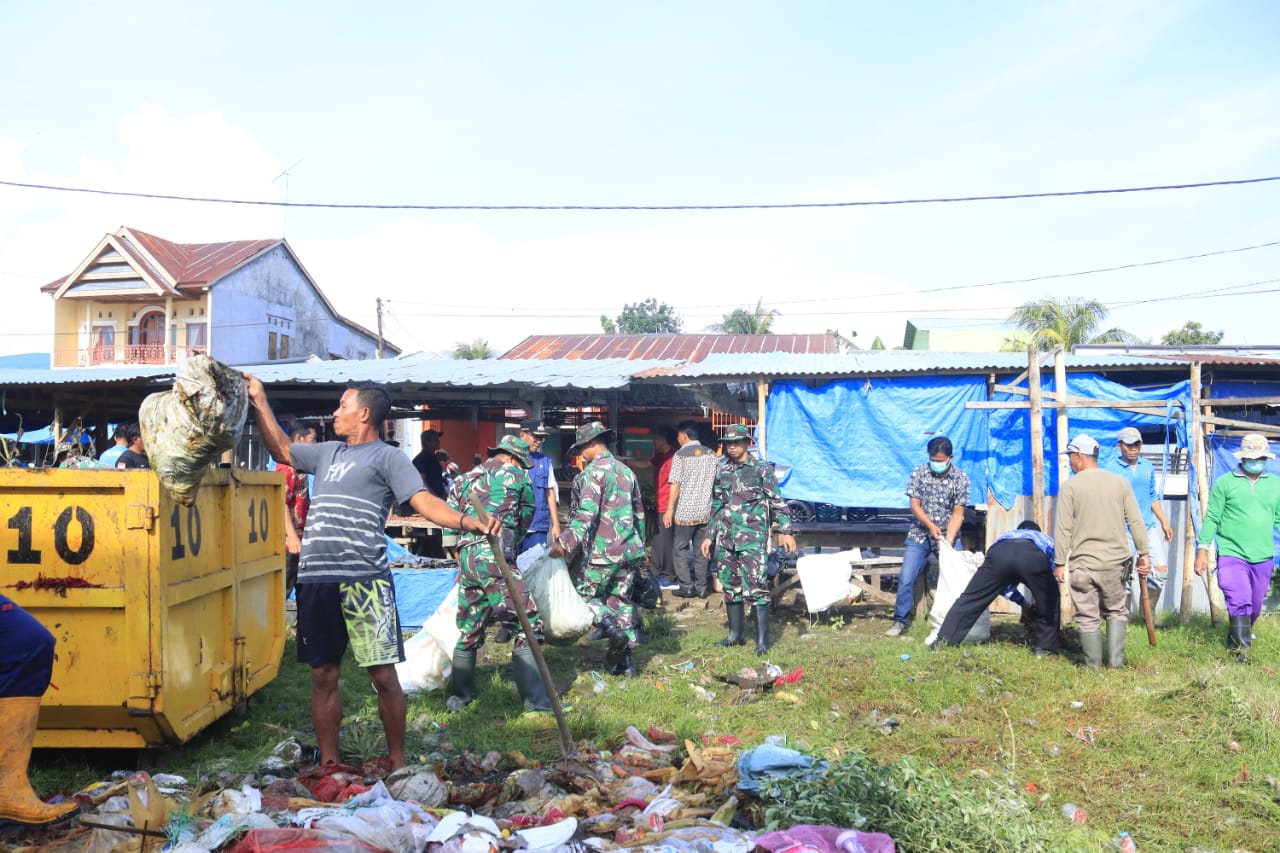 Personel Kodim Takalar 'Gerebek' Sampah Pasar Sentral dan Bersihkan ... Personel Kodim Takalar 'Gerebek' Sampah Pasar Sentral dan Bersihkan ...