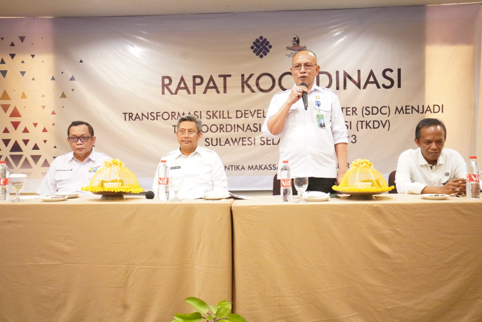 Jadi Narsum Rakor Transformasi SDC Menuju TKDV Sulsel, Pj Sekda Paparkan Penurunan Angka ...