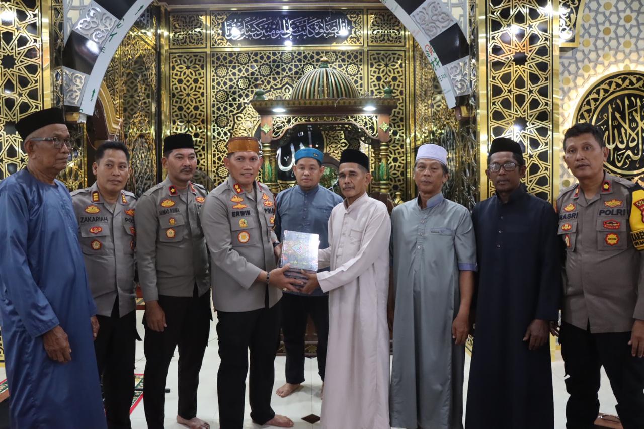 Safari Jumat di Masjid Rodhatul Jannah Kalosi, Kapolres Sidrap : Mari Sukseskan Pemilu 2024 dan ...