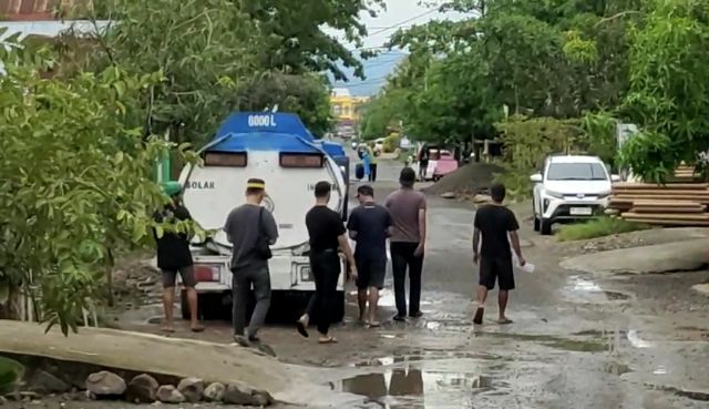 Kasat Reskrim Polres Sidrap Angkat Bicara Terkait Pelepasan 3 Mobil ... Kasat Reskrim Polres Sidrap Angkat Bicara Terkait Pelepasan 3 Mobil ...