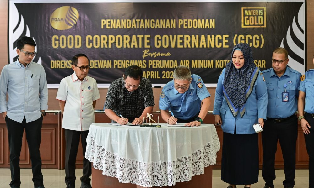 Terapkan Tata Kelola Perusahaan yang Baik, Direksi PDAM Makassar Tanda Tangani Pedoman GCG ...