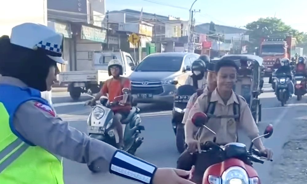 Satlantas Gowa Tertibkan Siswa Berkendara Tanpa Helm dan SIM – Ujung Jari