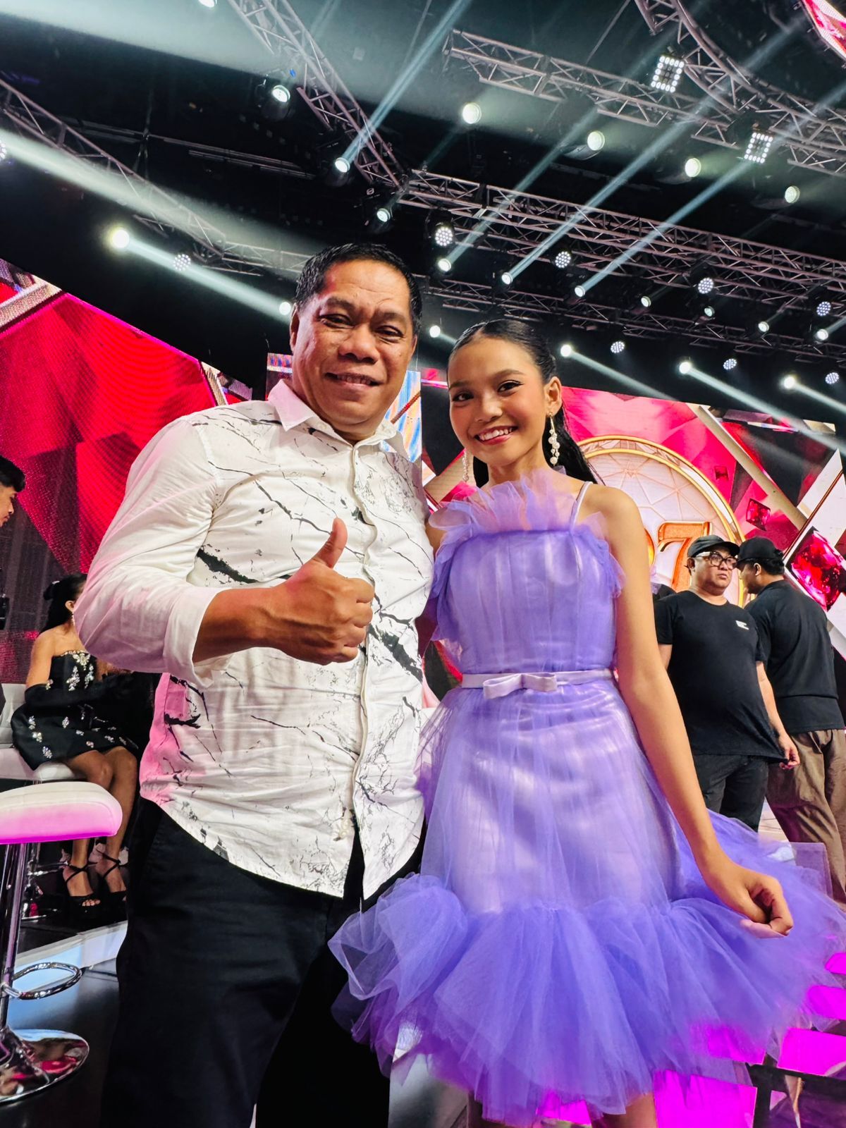 Penonton Berdiri Standing Applaus, Juri Terkesima! Syaqira Sidrap ...