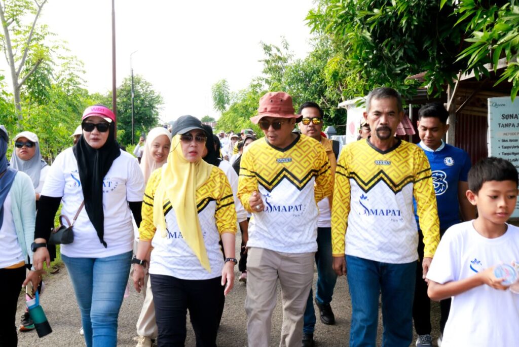 Bupati Andi Ina Ramaikan Fun Walk HUT SMAN 4 Barru - Ujung Jari